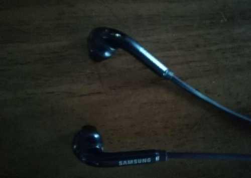 Проводные неисправные наушники Samsung