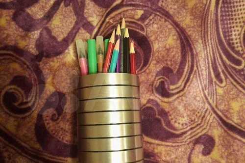 Фломастеры, карандаши, подставка для карандашей
