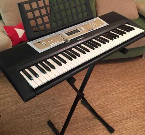 Синтезатор Yamaha PSR r200