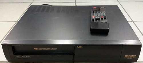 Продаю видеомагнитофон "Daewoo-Позитрон DVR-4561D"