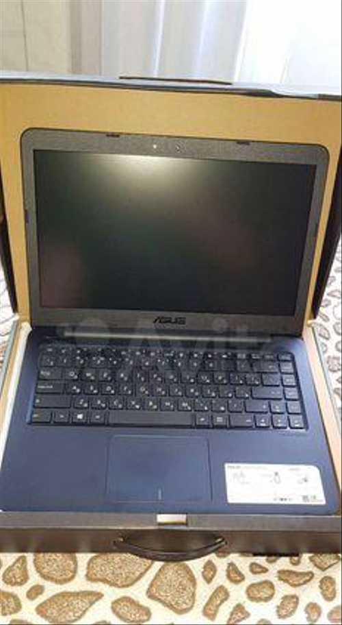 Ноутбук asus E402YA(новый)