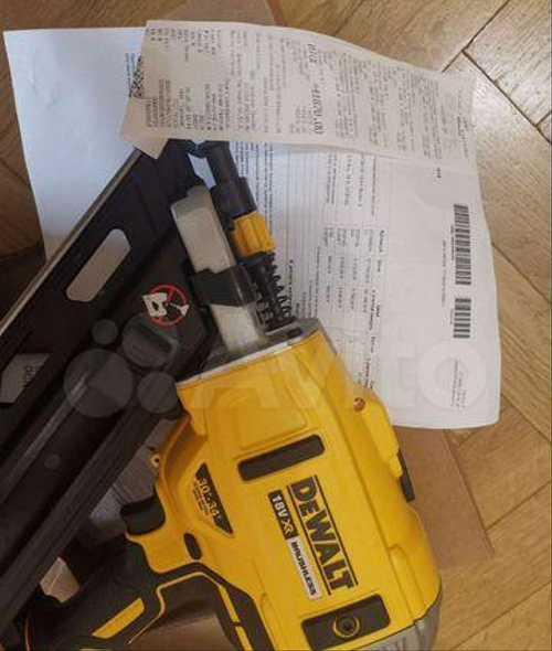 Нейлер Dewalt DCN 692 N Аккумуляторный