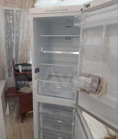 Холодильник Samsung RB-30 J3000 WW