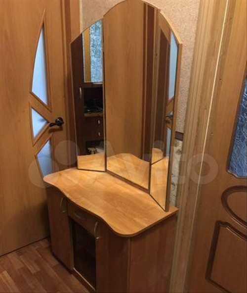 Тумба с зеркалом в прихожую