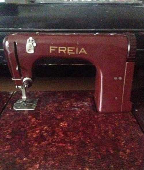 Портативная немецкая швейная машина