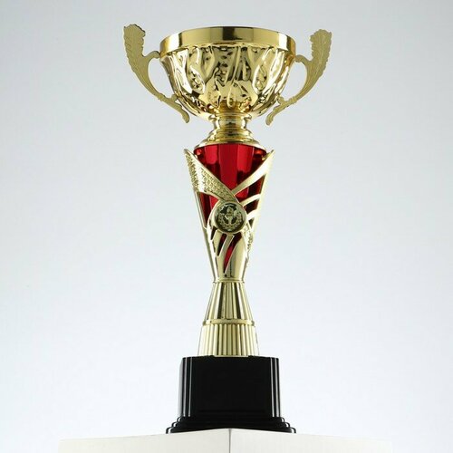 Командор Кубок 155C, наградная фигура, золото, подставка пластик, 32 × 15 × 9,5 см.