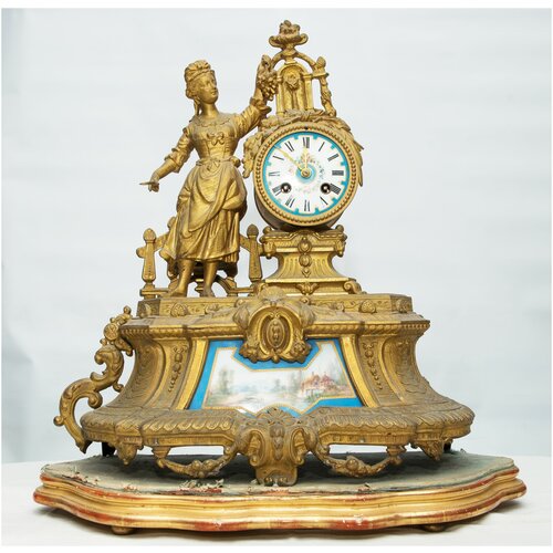 Антикварные большие каминные часы со вставками из Севрского фарфора на аутентичной подставке. Франция, 19 век.