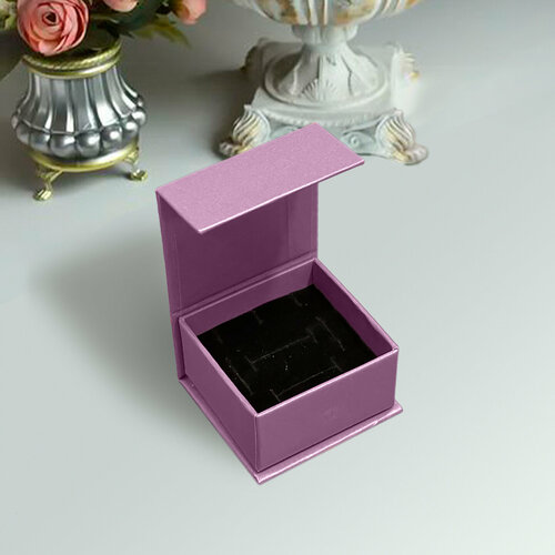 Картонная коробочка для украшений на магните универсальная сиреневая, 6х6 см
