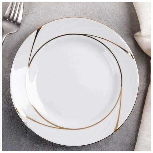 Тарелка «Бомонд», d=17,5 см, цвет белый с золотой отводкой
