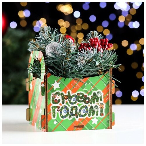 Кашпо деревянное "С Новым Годом! Красно-зелёный шёлк", 10×10.5×11 см