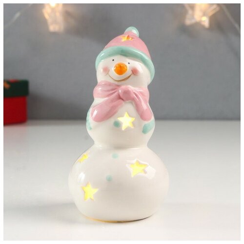 Сувенир керамика свет "Снеговик, розовая шапка и шарф, звёздочки" 11,5х6х6 см