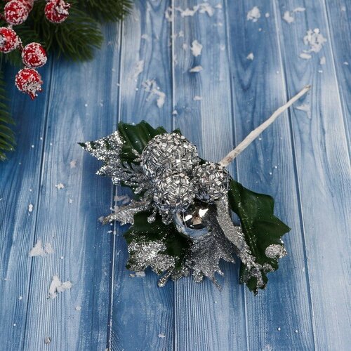 Декор "Зимние грезы" серебряные шары листья веточки, 16 см