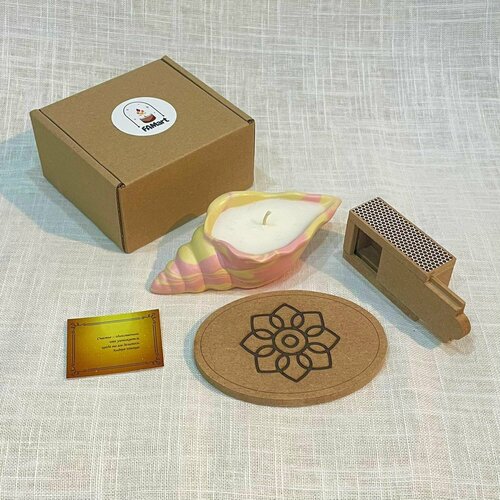 "Пало Санто" - Свеча ароматическая в гипсовом подсвечнике в наборе с подставкой, открыткой и спичечным коробком со спичками