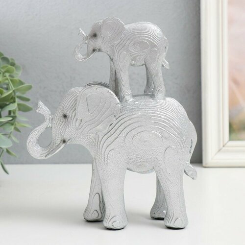 Сувенир полистоун "Серебристый слон со слонёнком на спине - узор листья" 16х7х19,5 см