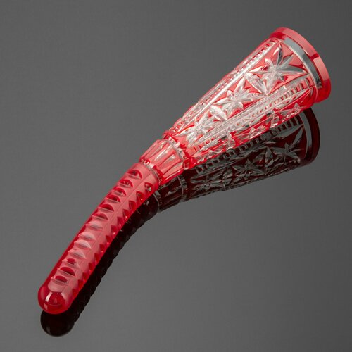 Кубок для вина ("Рог изобилия"), украшенный рельефным резным декором, хрусталь