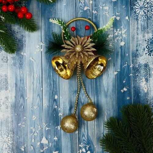Зимнее волшебство Украшение новогоднее "Колокольчики с цветком и ягодками" 10х25 см, золото