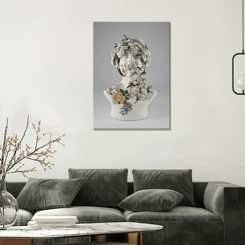 Интерьерная картина на холсте - Скульптура женщины и цветы 40х60