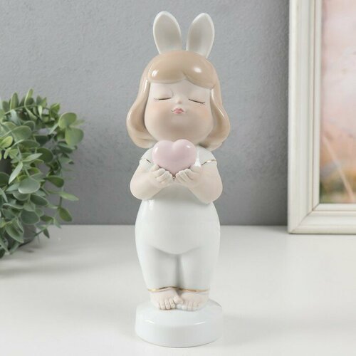 Сувенир керамика "Малышка с ушками зайчика, с сердечком" 7,5х8х24 см