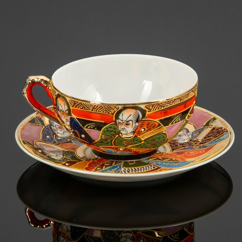 Чайно-кофейная пара с изображением архатов и гейши на дне чашки, Diuschu, фарфор