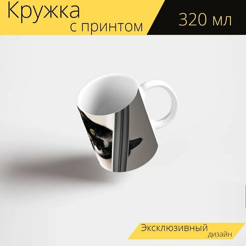 Кружка с рисунком, принтом "Кот, черный белый, кот над предметом мебели" 320 мл.