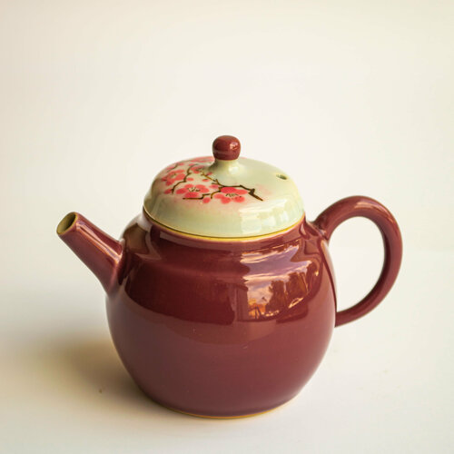 Фарфоровый чайник из Цзиндэчжэнь, ручная роспись, бордо, 120 мл.
