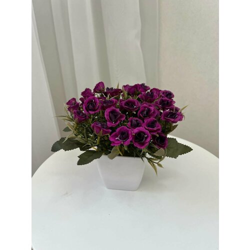 Розы в горшке, кашпо фиолетовый, композиция цветов для декора