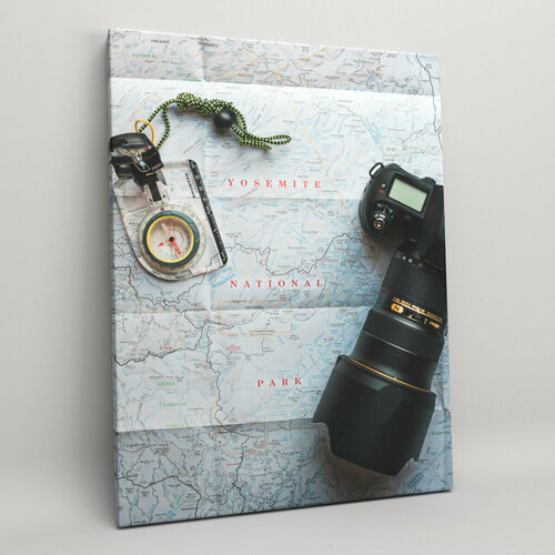 Картина на холсте (интерьерный постер) "Фотокамера с компасом" путешествия, с деревянным подрамником, размер 45x60 см