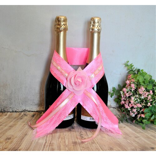 Лента на свадебные бутылки шампанского для молодоженов с розой и кружевом "Розовая"