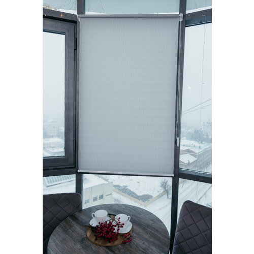 Рулонная штора серая на окна 120 (ширина)X 190 (высота).