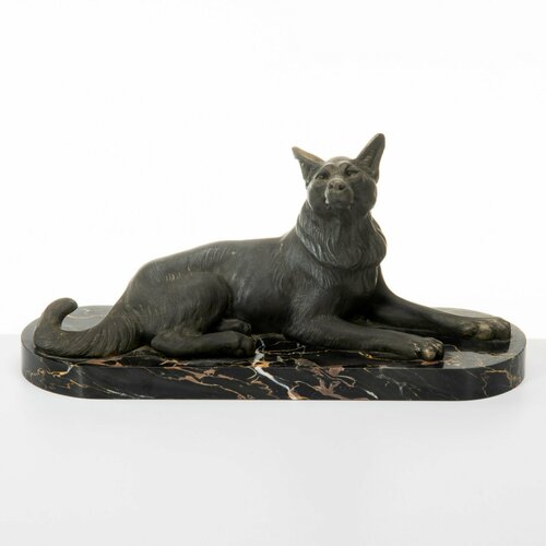 Скульптура "Собака", автор модели Луи-Альбер Карвен, металл, мрамор, Франция