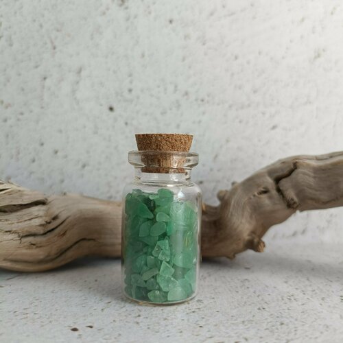 Бутылочка с натуральным минералом Авантюрин зеленый.