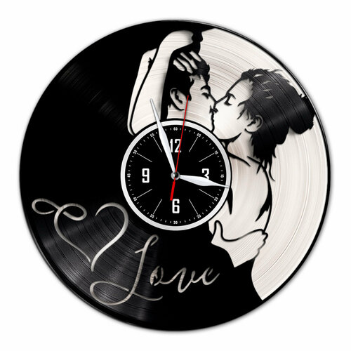 Влюбленные - настенные часы из виниловой пластинки (с серебряной подложкой)