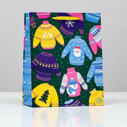Пакет подарочный "Тёплый свитер", 26 x 32 x 12 см