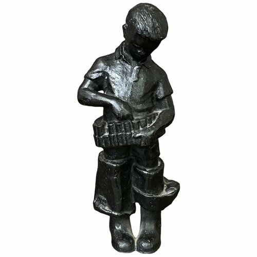 Чугунная статуэтка "Юный охотник" 1977-1981 гг. Куса, СССР