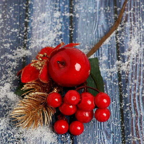 Декор "Зимнее очарование" цветы ягоды хвоя золото, 13 см