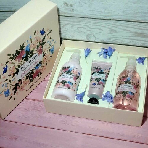 Подарочный набор парфюмированный для тела Perfume Body Care Special Set, Medi Flower, 680г