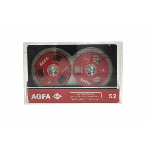 Аудиокассета "AGFA" с красными боббинками в чёрно-прозрачном корпусе