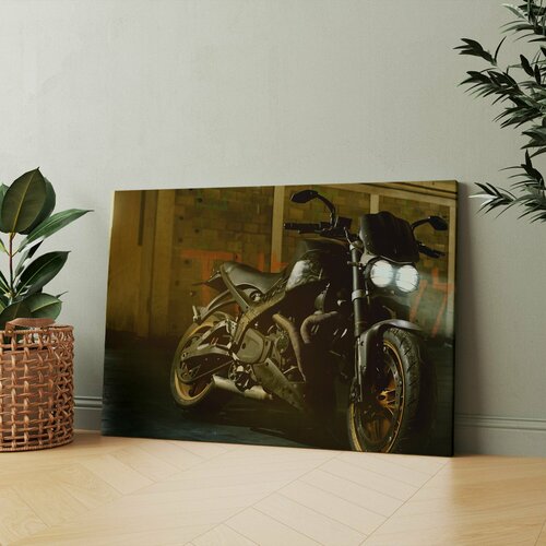 Картина на холсте "Черный мотоцикл, припаркованный в гараже рядом с кирпичной стеной" 30x40 см. Интерьерная, на стену.