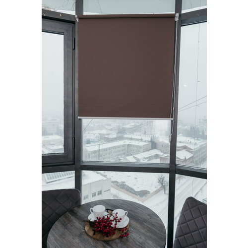 Рулонная штора коричневая на окна 95 (ширина) Х 170 (высота).