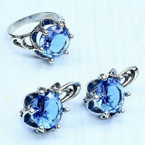Комплект бижутерии Комплект посеребренных украшений (серьги + кольцо) с голубым ювелирным стеклом: серьги, кольцо, стекло, размер кольца 19, голубой