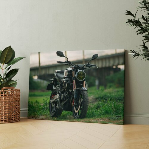 Картина на холсте "Мотоцикл, припаркованный в траве возле моста" 60x80 см. Интерьерная, на стену.