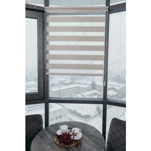 Рулонная штора белый лен на окна день ночь 130 (ширина)X 60 (высота).
