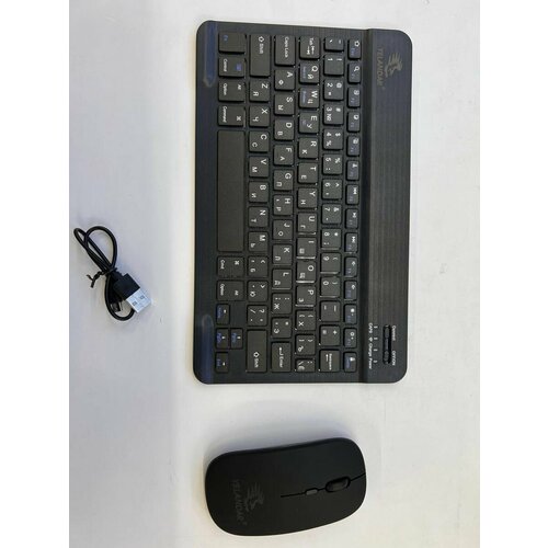 Беспроводная клавиатура и мышь черного цвета