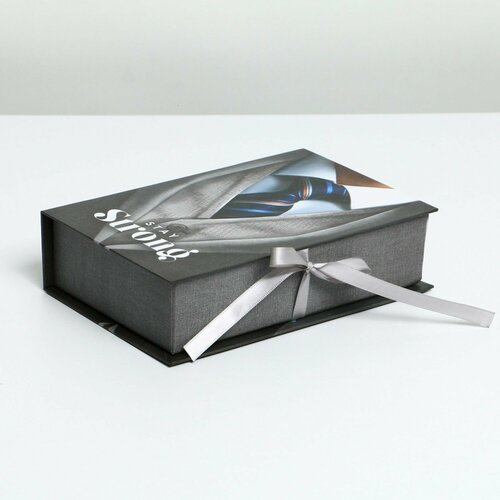 Подарочная коробка-книга "Мужской костюм", 20*12,5*5 см (внутри 18,5х11,5х4,5) для мужчины