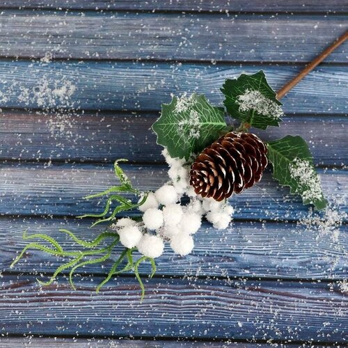 Декор "Зимнее очарование" шишка ягоды в снегу 25 см