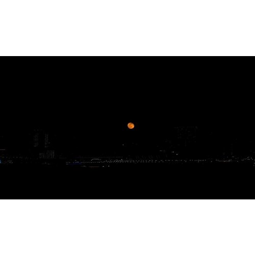 Картина на холсте 60x110 LinxOne "Ночь Луна Полнолуние Ночной Город" интерьерная для дома / на стену / на кухню / с подрамником