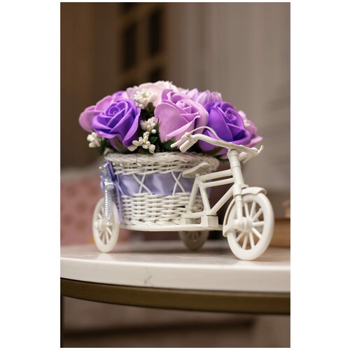 Букет мыльных цветов в велосипеде. Цвет сиреневый.