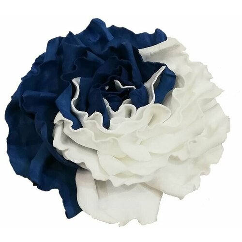 Заколка-брошь для волос/одежды/сумки большой цветок роза белая с синим двухцветная 0137мп