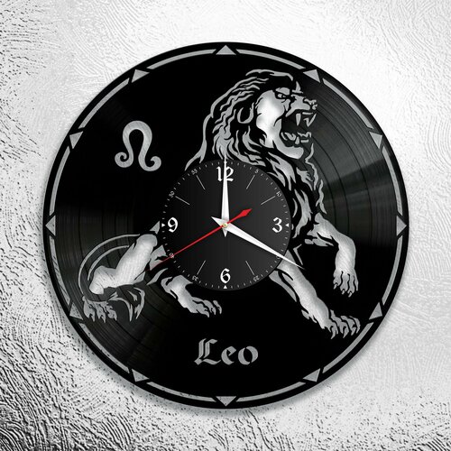 Настенные часы с изображением знака зодиака Лев