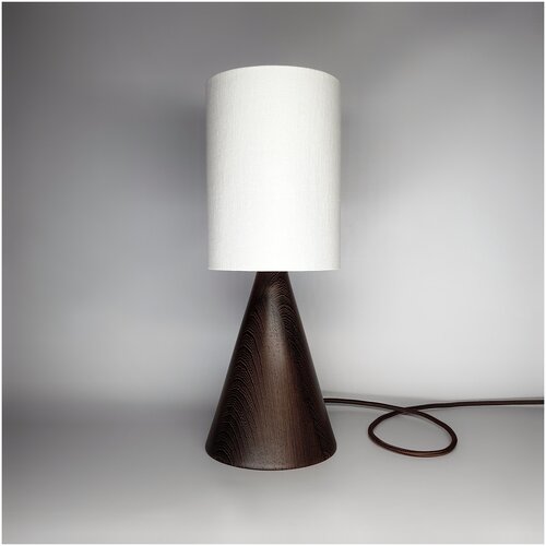 Дизайнерская настольная лампа с белым абажуром